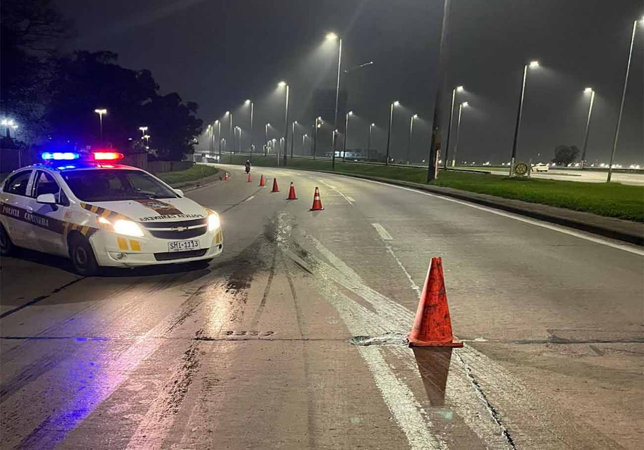 Siniestro de tránsito en los accesos a Montevideo deja un motociclista ...