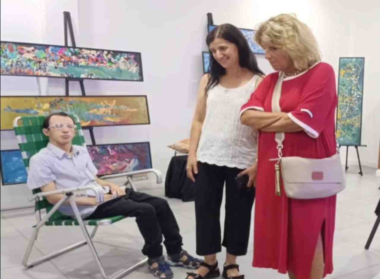 Nicolás expone sus obras en Punta del Este y comparte su mundo a través ...